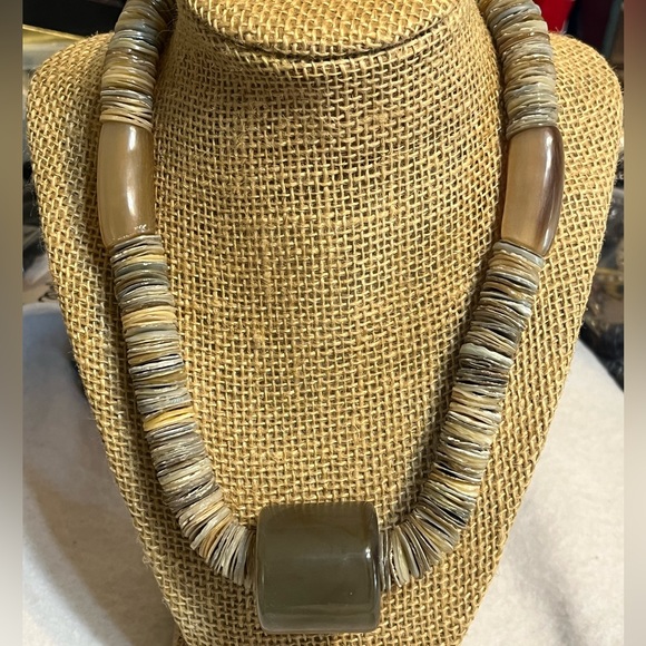 Vintage | Jewelry | Vintage Chunky Shells Disc Necklace | Poshmark